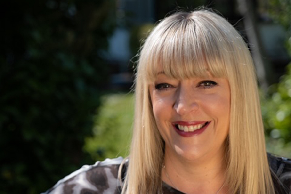 Lisa Timoney Writes – Welcome to my site. Have a root around, I hope ...